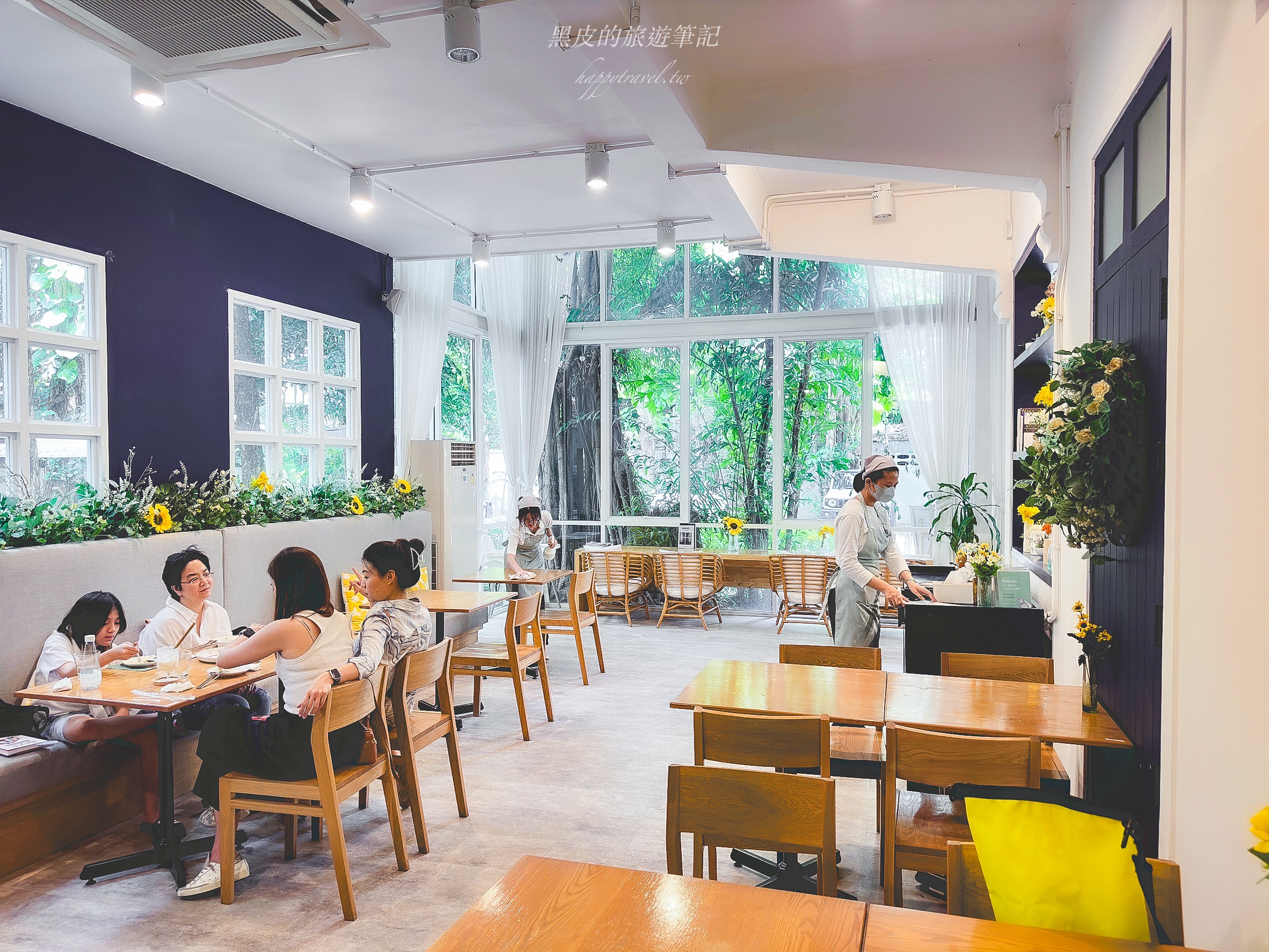 泰國曼谷咖啡廳。Ryoku Cafe｜被植物圍繞的綠洲系咖啡廳，走進玻璃屋中被滿滿的叢林包圍的幸褔感，曼谷景點推薦 - 黑皮的旅遊筆記