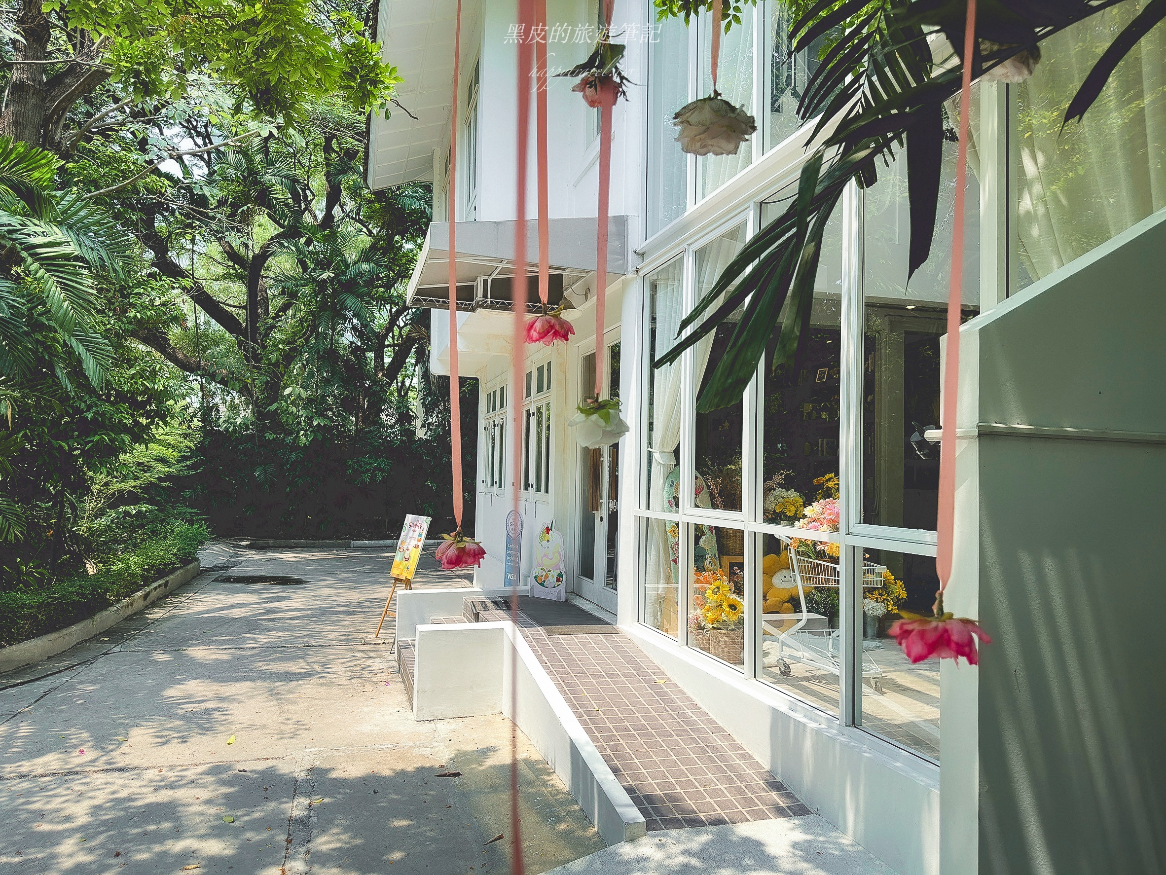 泰國曼谷咖啡廳。Ryoku Cafe｜被植物圍繞的綠洲系咖啡廳，走進玻璃屋中被滿滿的叢林包圍的幸褔感，曼谷景點推薦 - 黑皮的旅遊筆記