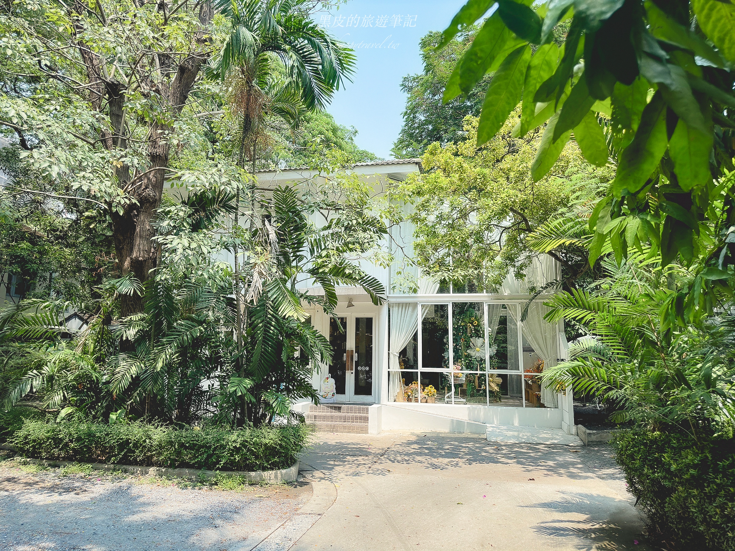 泰國曼谷咖啡廳。Ryoku Cafe｜被植物圍繞的綠洲系咖啡廳，走進玻璃屋中被滿滿的叢林包圍的幸褔感，曼谷景點推薦 - 黑皮的旅遊筆記