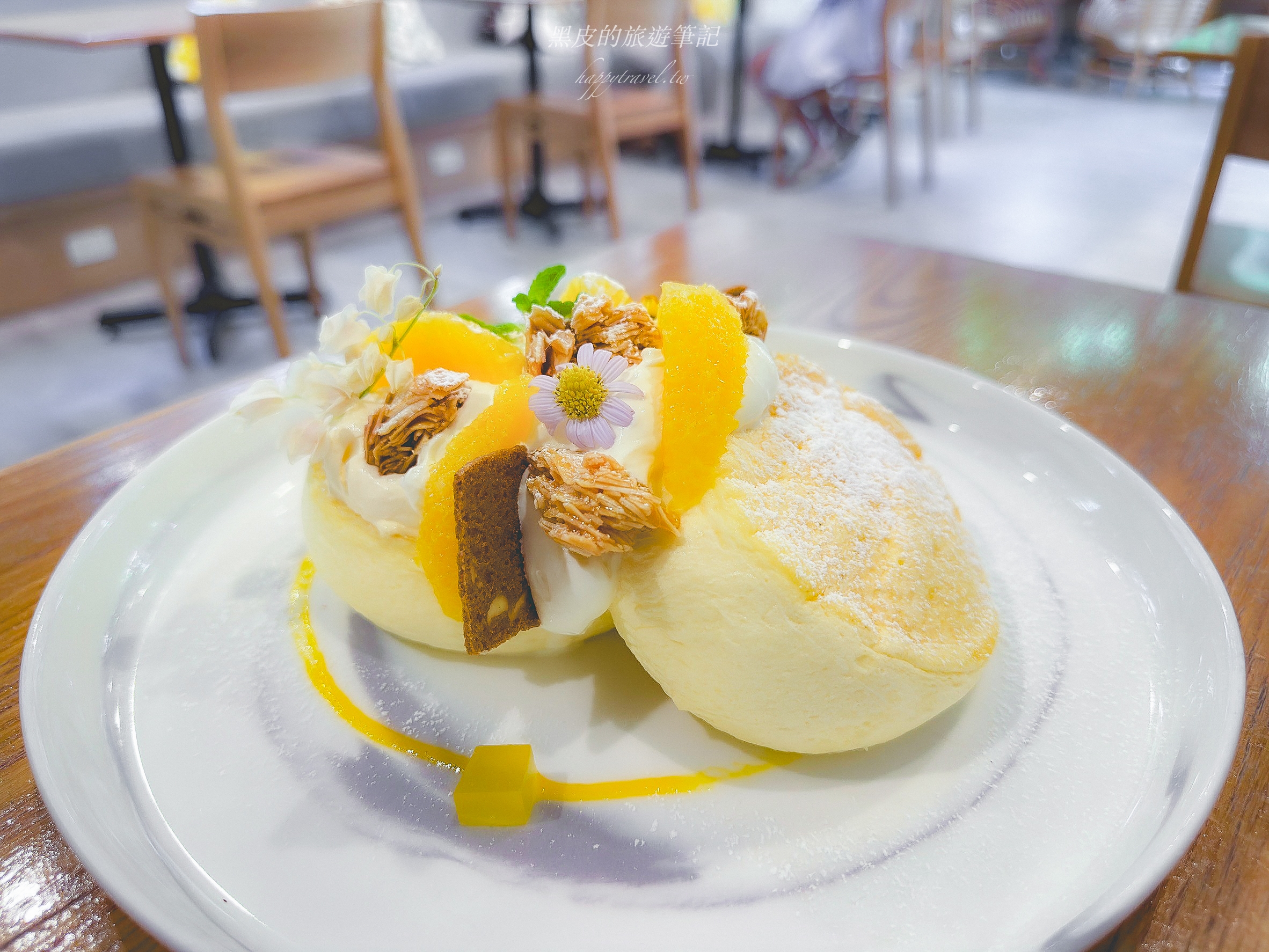 泰國曼谷咖啡廳。Ryoku Cafe｜被植物圍繞的綠洲系咖啡廳，走進玻璃屋中被滿滿的叢林包圍的幸褔感，曼谷景點推薦 - 黑皮的旅遊筆記