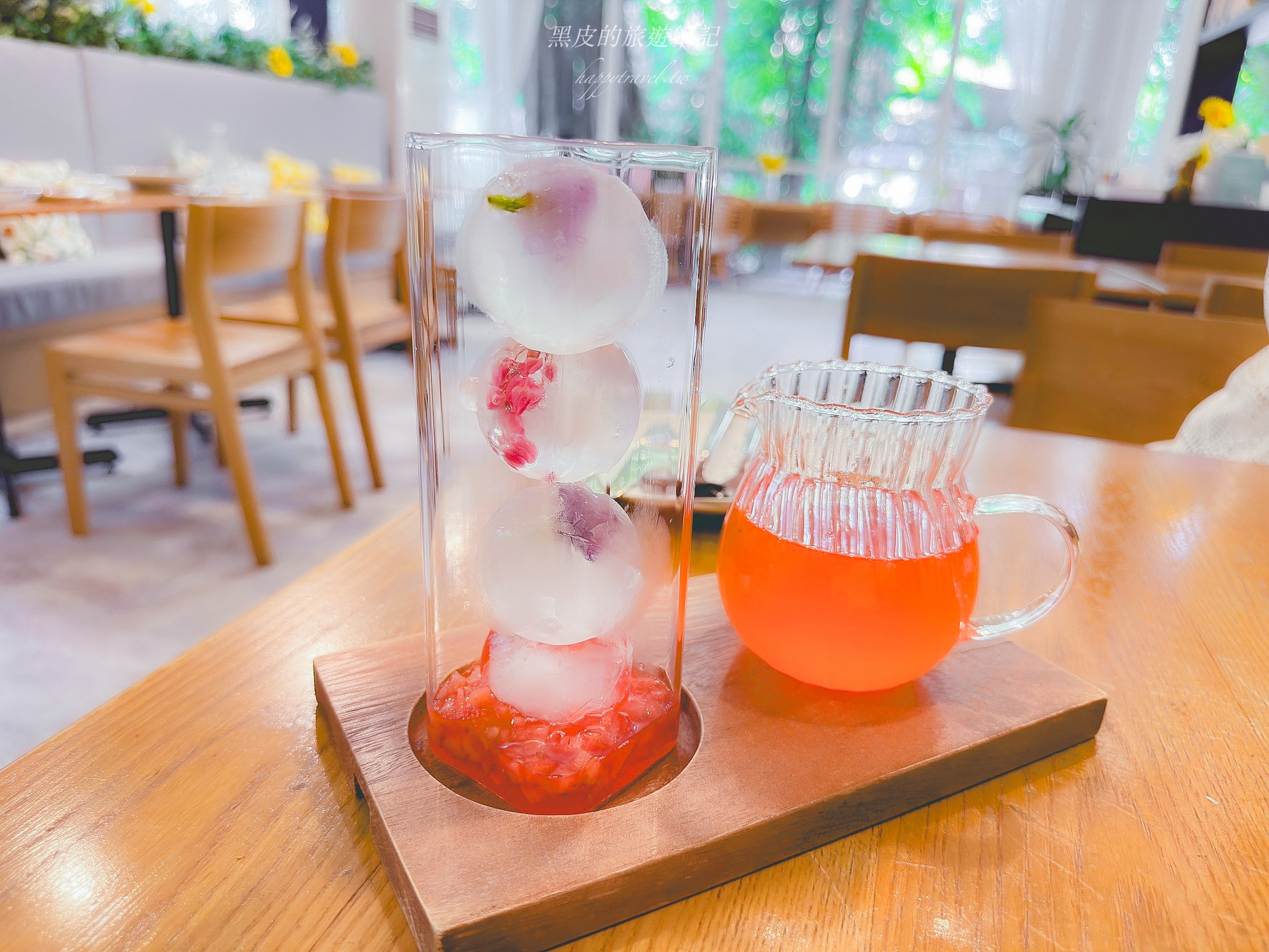 泰國曼谷咖啡廳。Ryoku Cafe｜被植物圍繞的綠洲系咖啡廳，走進玻璃屋中被滿滿的叢林包圍的幸褔感，曼谷景點推薦 - 黑皮的旅遊筆記